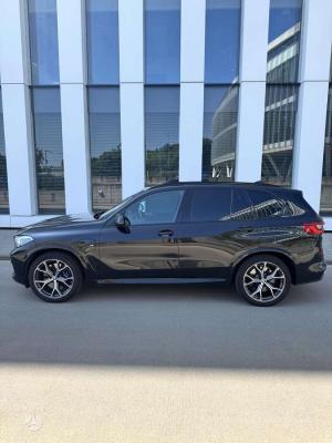 Black BMW X5 2019 in Vilnius, with an engine capacity of 3.00 L and mileage of 199 thousand km for 45900 €, photo 12 on AUTOMOTO.COM.LV