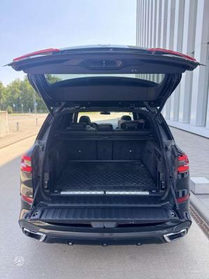 Black BMW X5 2019 in Vilnius, with an engine capacity of 3.00 L and mileage of 199 thousand km for 45900 €, photo 14 on AUTOMOTO.COM.LV