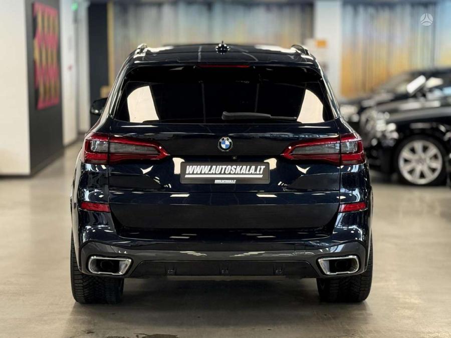Black BMW X5 2019 in Klaipeda, with an engine capacity of 2.99 L and mileage of 208 thousand km for 45750 €, photo 2 on AUTOMOTO.COM.LV