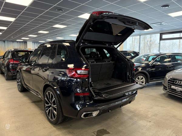 Black BMW X5 2019 in Klaipeda, with an engine capacity of 2.99 L and mileage of 208 thousand km for 45750 €, photo 3 on AUTOMOTO.COM.LV