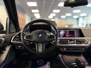 Black BMW X5 2019 in Klaipeda, with an engine capacity of 2.99 L and mileage of 208 thousand km for 45750 €, photo 5 on AUTOMOTO.COM.LV