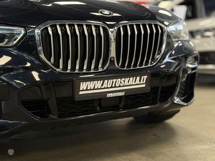 Black BMW X5 2019 in Klaipeda, with an engine capacity of 2.99 L and mileage of 208 thousand km for 45750 €, photo 7 on AUTOMOTO.COM.LV