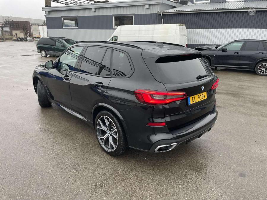 Black BMW X5 2019 in Mazeikiai, with an engine capacity of 2.99 L and mileage of 190 thousand km for 39499 €, photo 1 on AUTOMOTO.COM.LV
