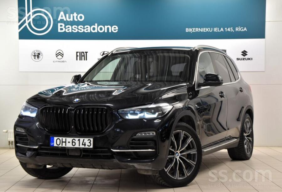 Black BMW X5 2019 in Riga, with an engine capacity of 3.00 L and mileage of 115 thousand km for 40590 €, photo 1 on AUTOMOTO.COM.LV