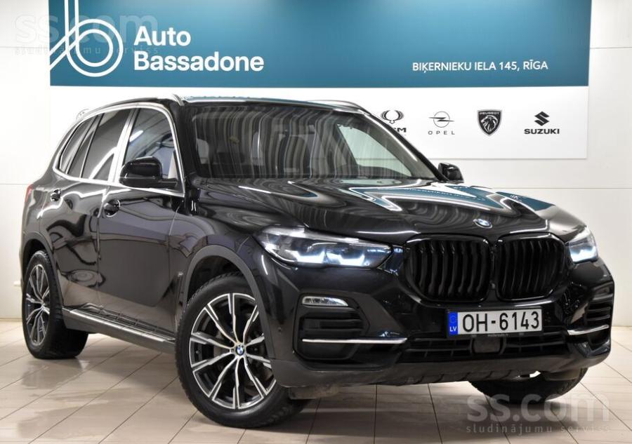 Black BMW X5 2019 in Riga, with an engine capacity of 3.00 L and mileage of 115 thousand km for 40590 €, photo 3 on AUTOMOTO.COM.LV