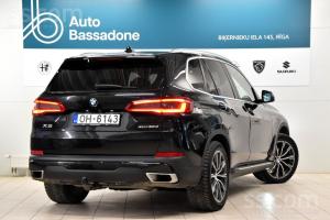 Black BMW X5 2019 in Riga, with an engine capacity of 3.00 L and mileage of 115 thousand km for 40590 €, photo 6 on AUTOMOTO.COM.LV