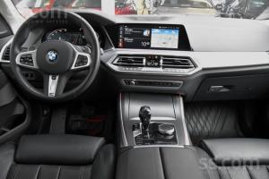 Black BMW X5 2019 in Riga, with an engine capacity of 3.00 L and mileage of 115 thousand km for 40590 €, photo 10 on AUTOMOTO.COM.LV
