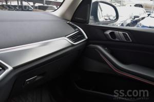 Black BMW X5 2019 in Riga, with an engine capacity of 3.00 L and mileage of 115 thousand km for 40590 €, photo 28 on AUTOMOTO.COM.LV