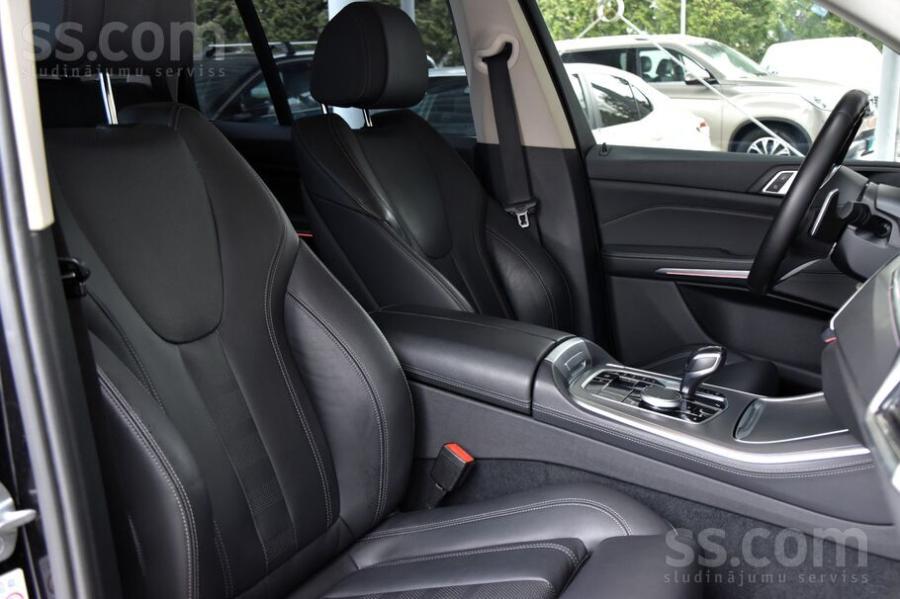 Black BMW X5 2019 in Riga, with an engine capacity of 3.00 L and mileage of 115 thousand km for 40590 €, photo 31 on AUTOMOTO.COM.LV