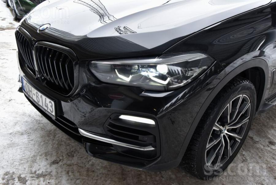 Black BMW X5 2019 in Riga, with an engine capacity of 3.00 L and mileage of 115 thousand km for 40590 €, photo 33 on AUTOMOTO.COM.LV