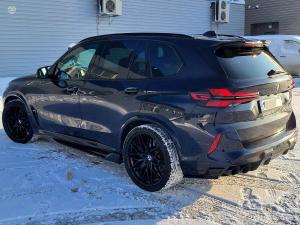 Black BMW X5 2019 in Vilnius, with an engine capacity of 3.00 L and mileage of 200 thousand km for 43999 €, photo 8 on AUTOMOTO.COM.LV