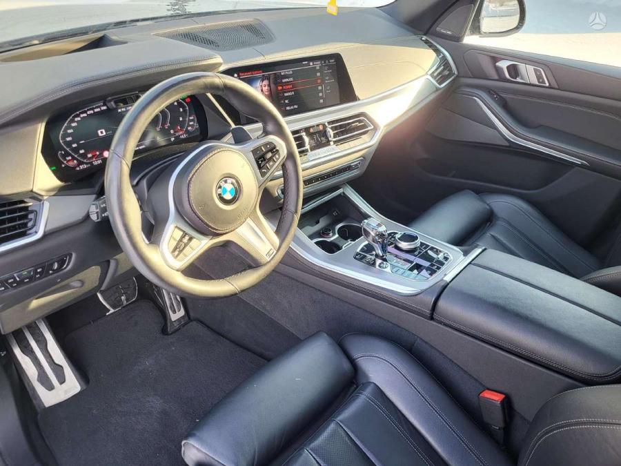 Black BMW X5 2019 in Vilnius, with an engine capacity of 3.00 L and mileage of 200 thousand km for 43999 €, photo 29 on AUTOMOTO.COM.LV
