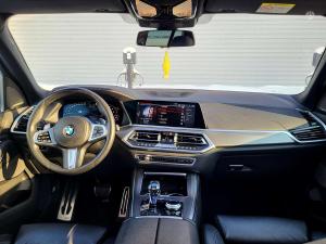 Black BMW X5 2019 in Vilnius, with an engine capacity of 3.00 L and mileage of 200 thousand km for 43999 €, photo 31 on AUTOMOTO.COM.LV