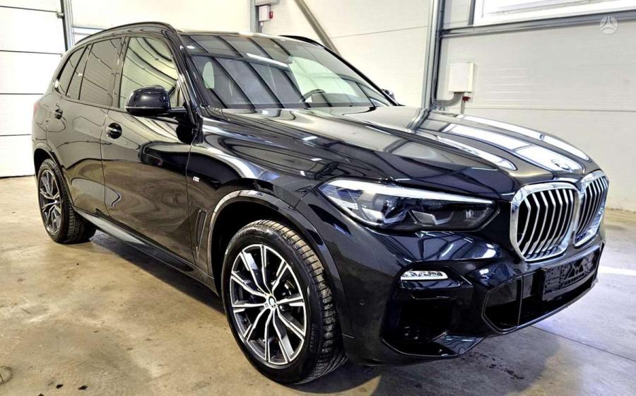Black BMW X5 2019 in Marijampole, with an engine capacity of 2.99 L and mileage of 181 thousand km for 36500 €, photo 1 on AUTOMOTO.COM.LV