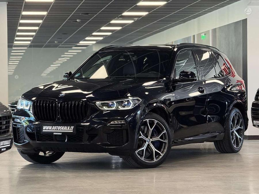 Black BMW X5 2019 in Klaipeda, with an engine capacity of 2.99 L and mileage of 220 thousand km for 43900 €, photo 1 on AUTOMOTO.COM.LV