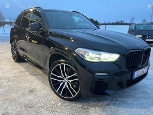 Black BMW X5 2019 in Vilnius, with an engine capacity of 4.40 L and mileage of 189 thousand km for 38500 €, photo 2 on AUTOMOTO.COM.LV