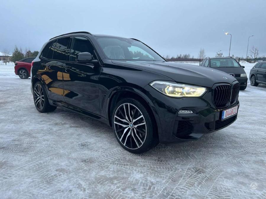 Black BMW X5 2019 in Vilnius, with an engine capacity of 4.40 L and mileage of 189 thousand km for 38500 €, photo 3 on AUTOMOTO.COM.LV