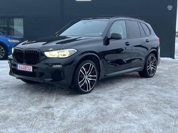 Black BMW X5 2019 in Vilnius, with an engine capacity of 4.40 L and mileage of 189 thousand km for 38500 €, photo 4 on AUTOMOTO.COM.LV