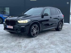 Black BMW X5 2019 in Vilnius, with an engine capacity of 4.40 L and mileage of 189 thousand km for 38500 €, photo 4 on AUTOMOTO.COM.LV