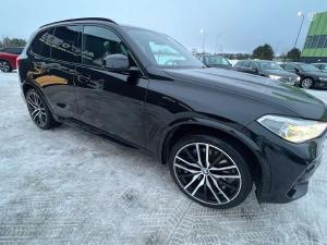 Black BMW X5 2019 in Vilnius, with an engine capacity of 4.40 L and mileage of 189 thousand km for 38500 €, photo 5 on AUTOMOTO.COM.LV