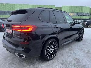 Black BMW X5 2019 in Vilnius, with an engine capacity of 4.40 L and mileage of 189 thousand km for 38500 €, photo 8 on AUTOMOTO.COM.LV