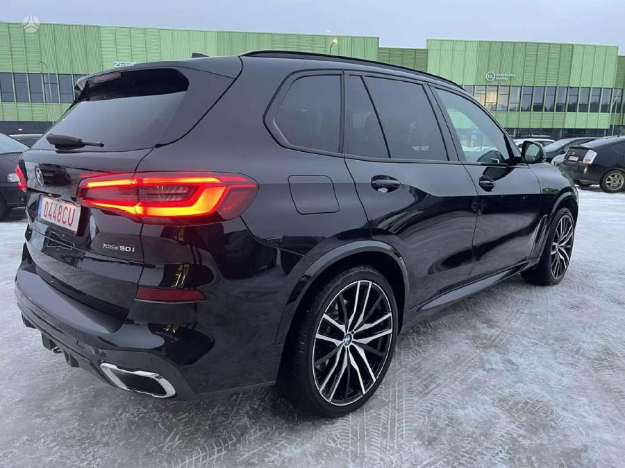 Black BMW X5 2019 in Vilnius, with an engine capacity of 4.40 L and mileage of 189 thousand km for 38500 €, photo 8 on AUTOMOTO.COM.LV