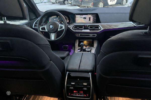 Black BMW X5 2019 in Vilnius, with an engine capacity of 4.40 L and mileage of 189 thousand km for 38500 €, photo 10 on AUTOMOTO.COM.LV
