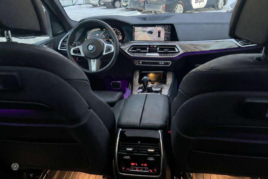 Black BMW X5 2019 in Vilnius, with an engine capacity of 4.40 L and mileage of 189 thousand km for 38500 €, photo 10 on AUTOMOTO.COM.LV