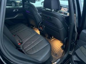 Black BMW X5 2019 in Vilnius, with an engine capacity of 4.40 L and mileage of 189 thousand km for 38500 €, photo 23 on AUTOMOTO.COM.LV