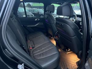Black BMW X5 2019 in Vilnius, with an engine capacity of 4.40 L and mileage of 189 thousand km for 38500 €, photo 25 on AUTOMOTO.COM.LV