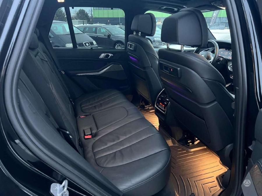 Black BMW X5 2019 in Vilnius, with an engine capacity of 4.40 L and mileage of 189 thousand km for 38500 €, photo 25 on AUTOMOTO.COM.LV