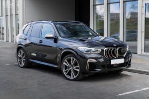 Black BMW X5 2019 in Vilnius, with an engine capacity of 3.00 L and mileage of 241 thousand km for 34000 €, photo 3 on AUTOMOTO.COM.LV