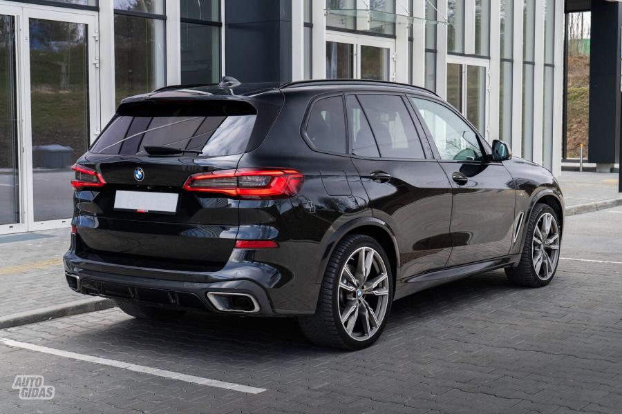Black BMW X5 2019 in Vilnius, with an engine capacity of 3.00 L and mileage of 241 thousand km for 34000 €, photo 4 on AUTOMOTO.COM.LV