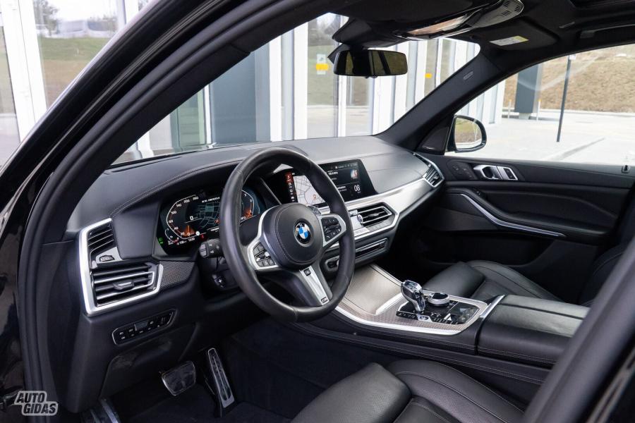 Black BMW X5 2019 in Vilnius, with an engine capacity of 3.00 L and mileage of 241 thousand km for 34000 €, photo 15 on AUTOMOTO.COM.LV