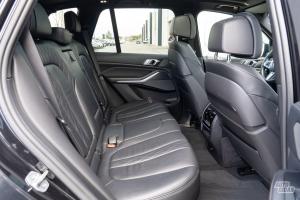 Black BMW X5 2019 in Vilnius, with an engine capacity of 3.00 L and mileage of 241 thousand km for 34000 €, photo 25 on AUTOMOTO.COM.LV