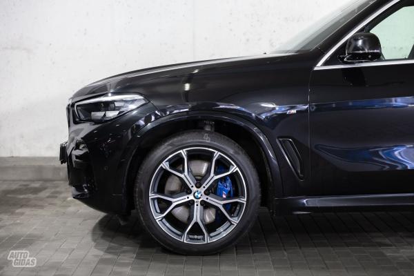 Melns BMW X5 2019 Viļņa, ar dzinēja tilpumu 3.00 L un nobraukumu 128 tūkst. km par 47671 €, foto 5 vietnē AUTOMOTO.COM.LV