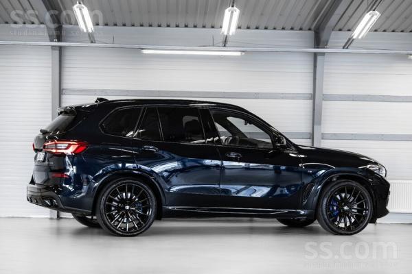 Black BMW X5 2019 in Tukums, with an engine capacity of 3.00 L and mileage of 0 thousand km for 43990 €, photo 3 on AUTOMOTO.COM.LV