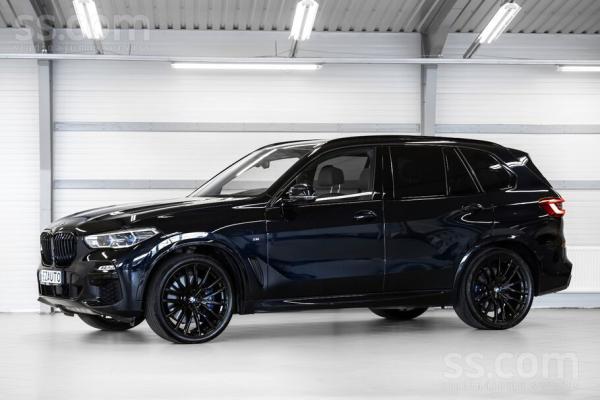 Black BMW X5 2019 in Tukums, with an engine capacity of 3.00 L and mileage of 0 thousand km for 43990 €, photo 6 on AUTOMOTO.COM.LV