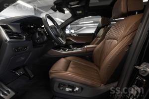 Melns BMW X5 2019 Tukums, ar dzinēja tilpumu 3.00 L un nobraukumu 0 tūkst. km par 43990 €, foto 13 vietnē AUTOMOTO.COM.LV