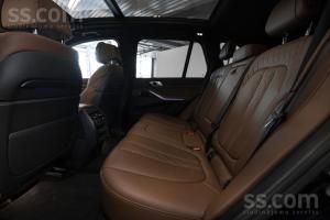 Melns BMW X5 2019 Tukums, ar dzinēja tilpumu 3.00 L un nobraukumu 0 tūkst. km par 43990 €, foto 16 vietnē AUTOMOTO.COM.LV