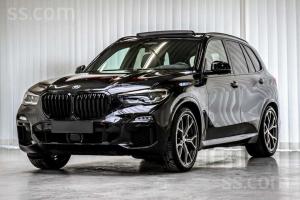 Melns BMW X5 2019 Tukums, ar dzinēja tilpumu 3.00 L un nobraukumu 0 tūkst. km par 47777 €, foto  vietnē AUTOMOTO.COM.LV