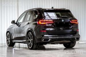 Melns BMW X5 2019 Tukums, ar dzinēja tilpumu 3.00 L un nobraukumu 0 tūkst. km par 47777 €, foto 4 vietnē AUTOMOTO.COM.LV