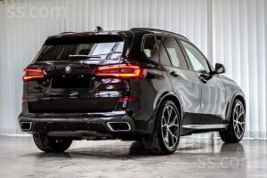 Melns BMW X5 2019 Tukums, ar dzinēja tilpumu 3.00 L un nobraukumu 0 tūkst. km par 47777 €, foto 5 vietnē AUTOMOTO.COM.LV