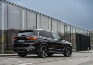 Melns BMW X5 2019 Rīga, ar dzinēja tilpumu 3.00 L un nobraukumu 64 tūkst. km par 44000 €, foto 4 vietnē AUTOMOTO.COM.LV