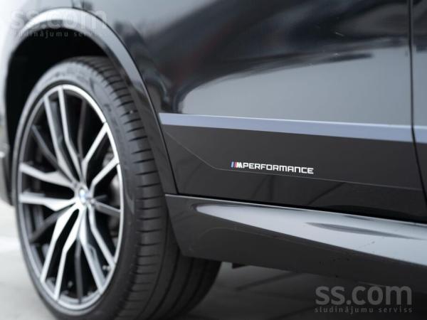 Black BMW X5 2019 in Riga, with an engine capacity of 3.00 L and mileage of 64 thousand km for 44000 €, photo 5 on AUTOMOTO.COM.LV