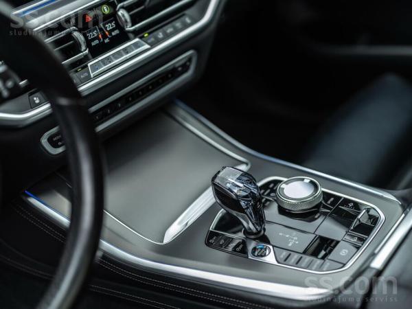 Black BMW X5 2019 in Riga, with an engine capacity of 3.00 L and mileage of 64 thousand km for 44000 €, photo 10 on AUTOMOTO.COM.LV