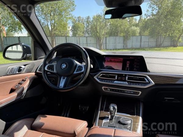 Black BMW X5 2019 in Riga, with an engine capacity of 3.00 L and mileage of 198 thousand km for 39000 €, photo 8 on AUTOMOTO.COM.LV