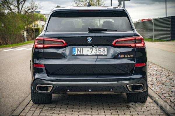 Black BMW X5 2019 in Riga, with an engine capacity of 3.00 L and mileage of 159 thousand km for 39990 €, photo 5 on AUTOMOTO.COM.LV