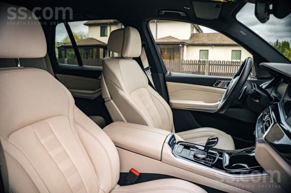 Black BMW X5 2019 in Riga, with an engine capacity of 3.00 L and mileage of 159 thousand km for 39990 €, photo 9 on AUTOMOTO.COM.LV