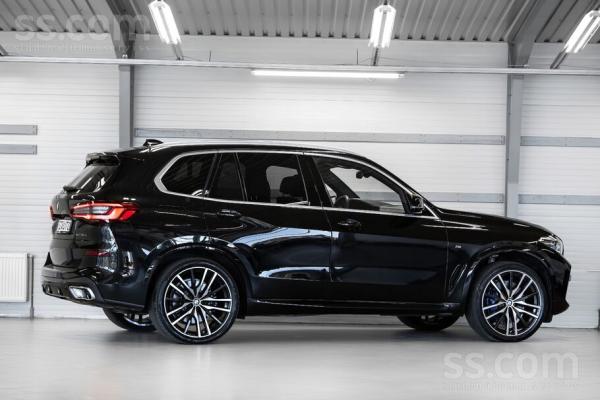 Melns BMW X5 2019 Tukums, ar dzinēja tilpumu 3.00 L un nobraukumu 0 tūkst. km par 46777 €, foto 3 vietnē AUTOMOTO.COM.LV